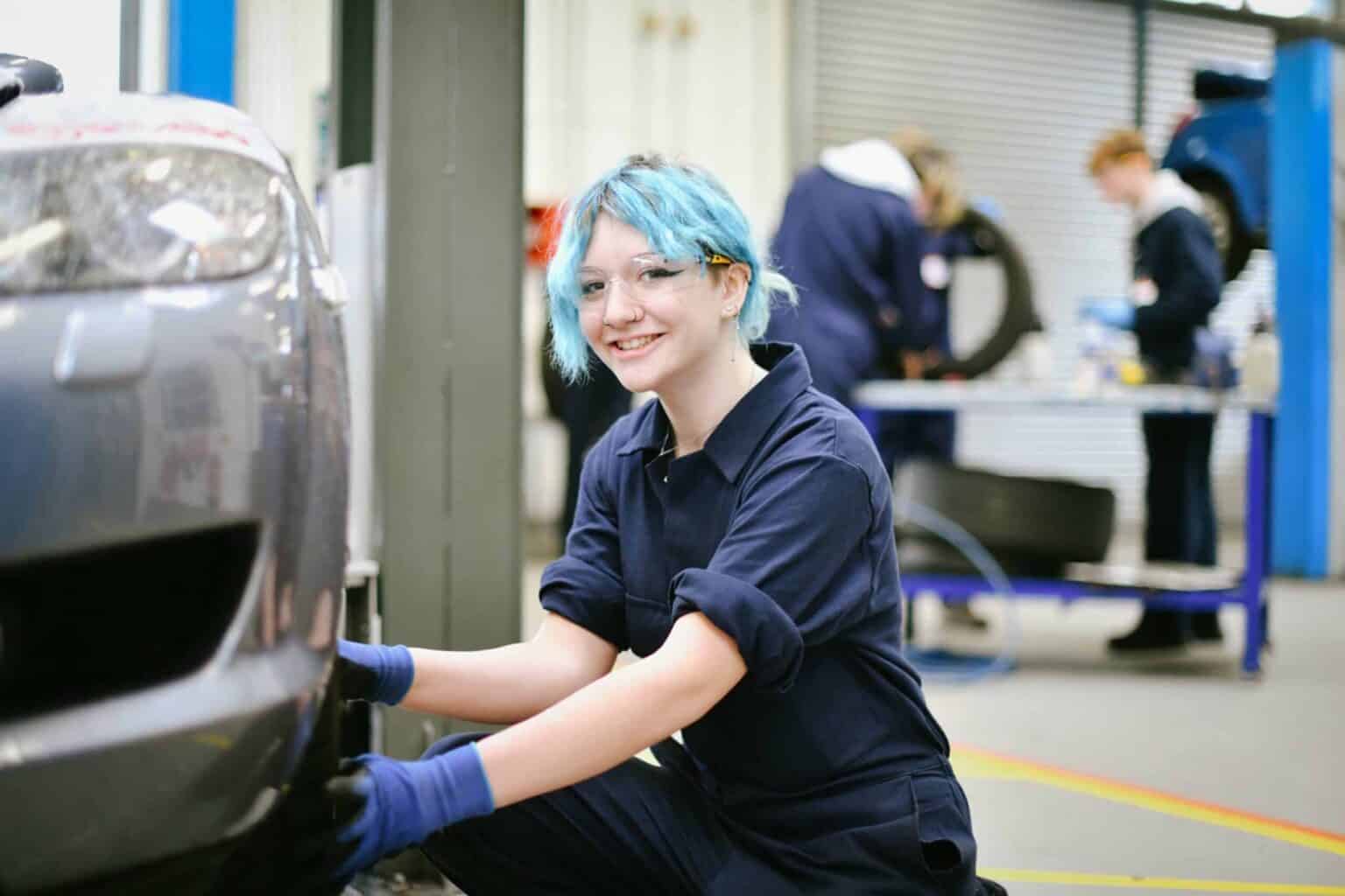 Motor Vehicle Service & Maintenance Technician Apprentice - City ...